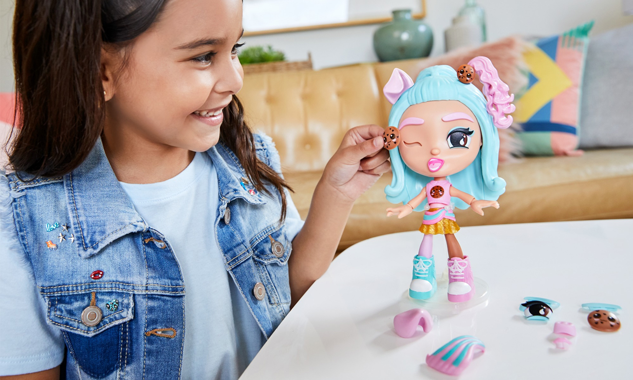 Mattel Lotta Looks Lalka Cookie Swirl Chocolate ChipChill - Lalki i ...